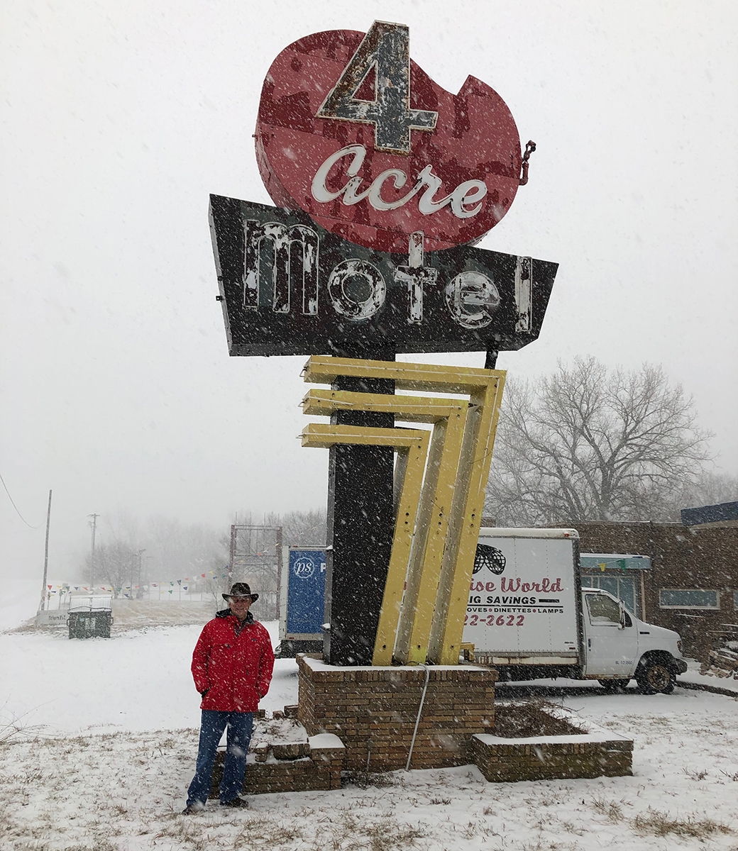 4-Acre Motel Sign Soda Blasting - The Lumi Neon Museum