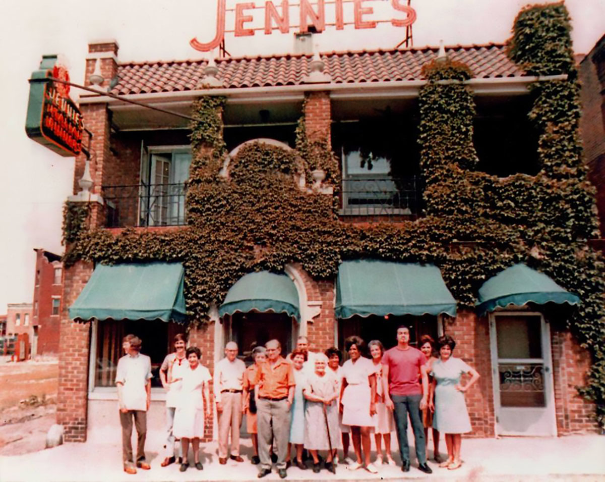 Jennie’s Italian Restaurant - The Lumi Neon Museum
